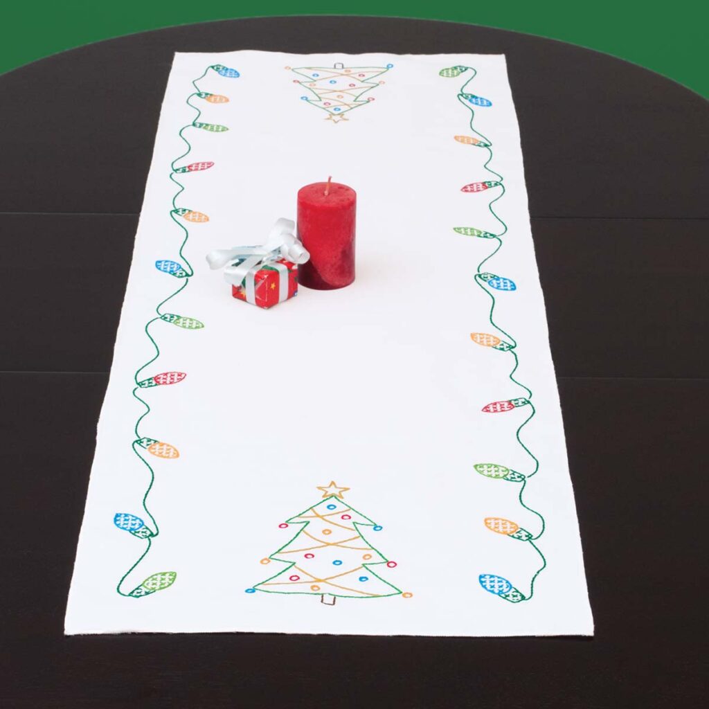 **Christmas Table Runner - Jack Dempsey Needle Art